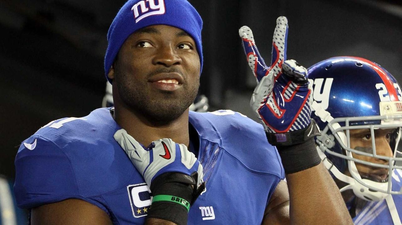 Justin Tuck hits the right notes with rookies on d-line - Newsday