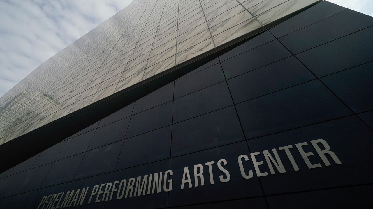 'Cats' returns at new Perelman Center, a $500M building in downtown ...