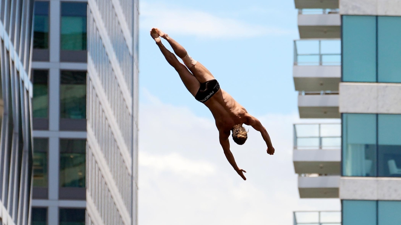 They're on the edge of glory, and the edge of an art museum, as cliff ...
