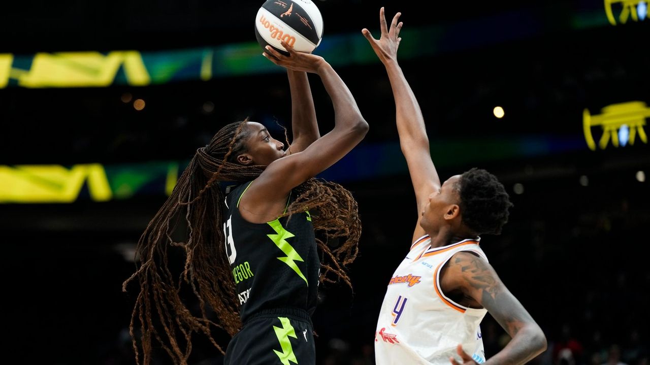 Ezi Magbegor scores 13 of her 21 points in the 1st quarter as Storm ...