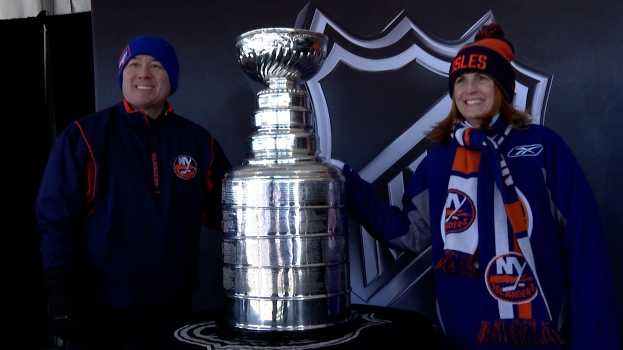 Once-in-a-lifetime experience for Isles, Rangers fans - Newsday