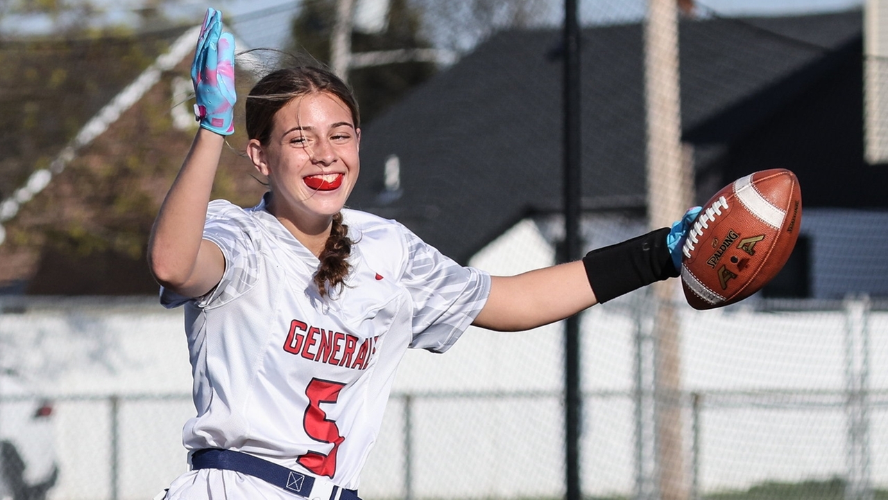 Flag football: MacArthur vs. Bellmore-Merrick - Newsday