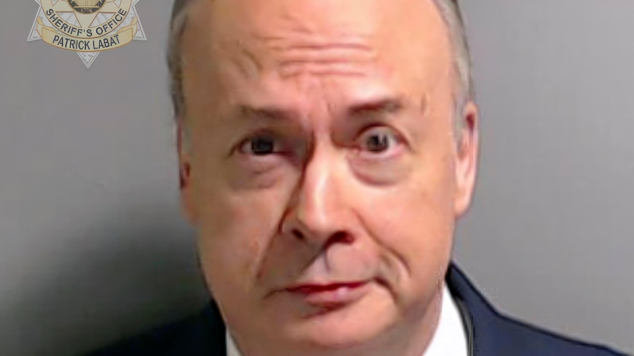 Trump, all 18 others charged in Georgia election case meet deadline to surrender at jail - Newsday