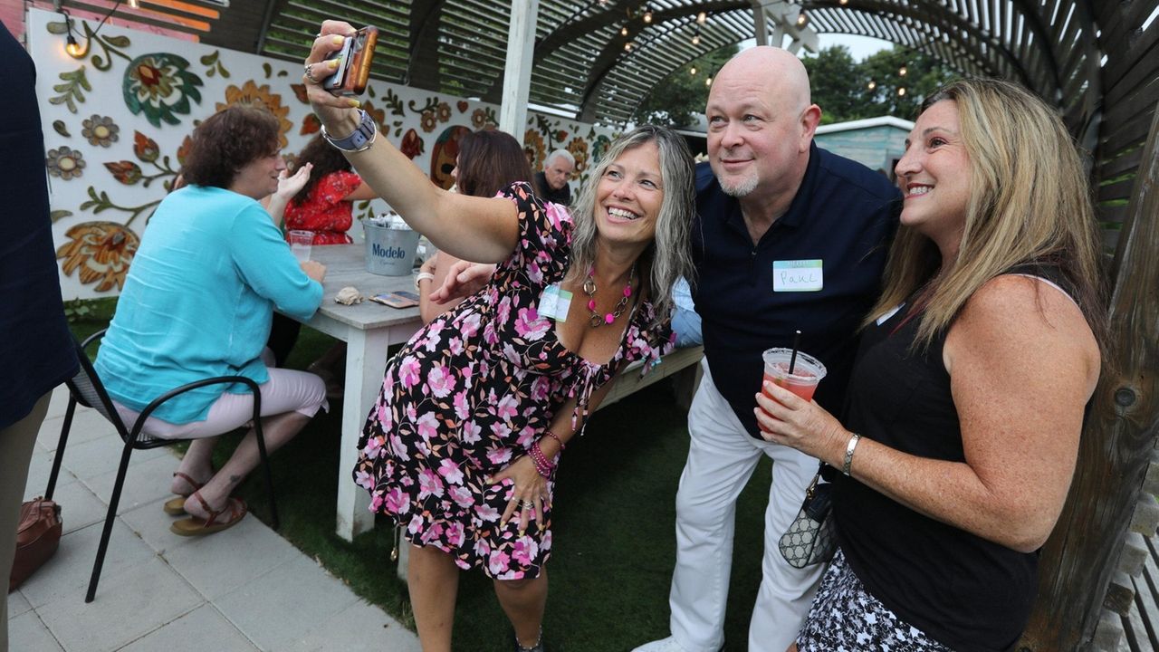 Dating for seniors on Long Island: Finding love after 50 - Newsday