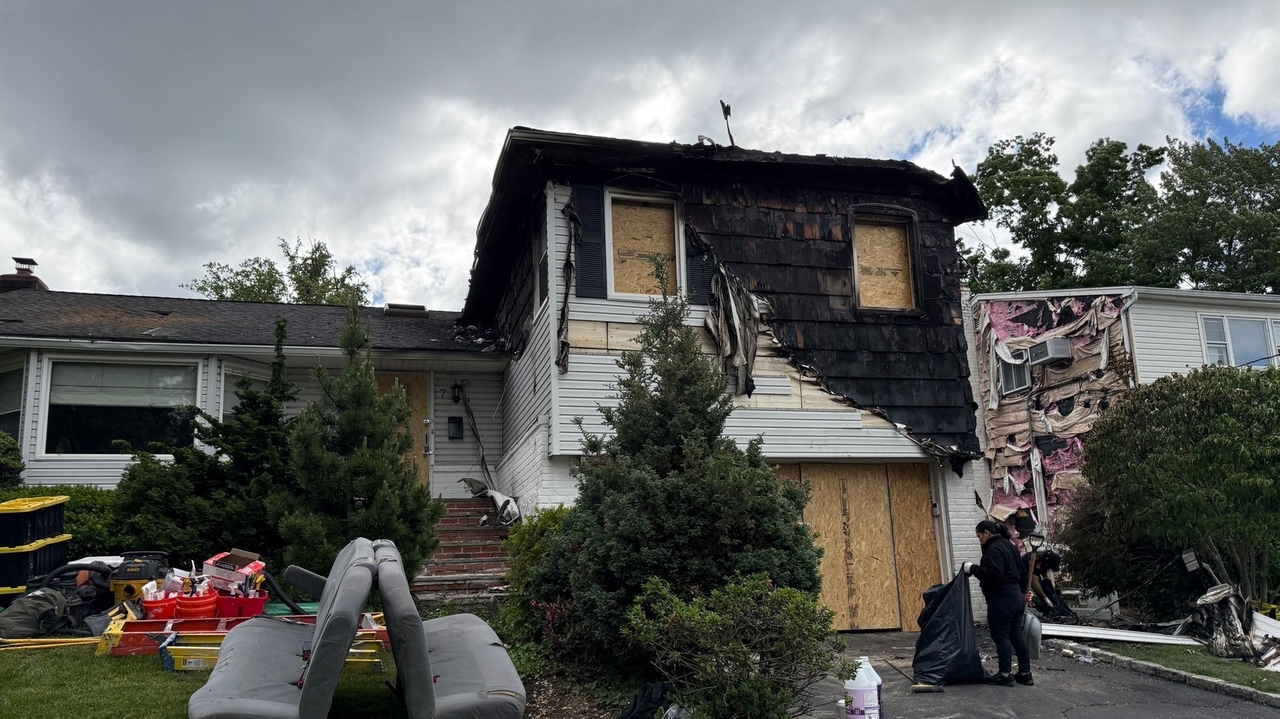 Port Washington house fire injures 9 firefighters, 1 police officer; 4 ...