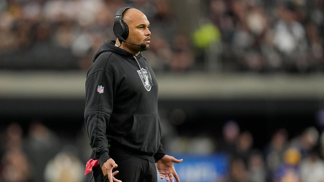 Raiders fire coach Antonio Pierce after he goes 4-13 in lone full ...