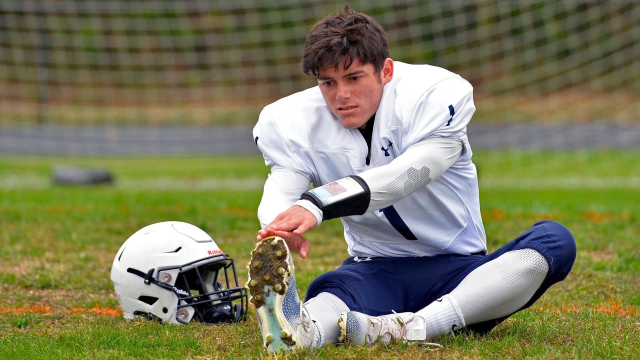 Cancer and courage: Jericho QB's return an inspiration - Newsday