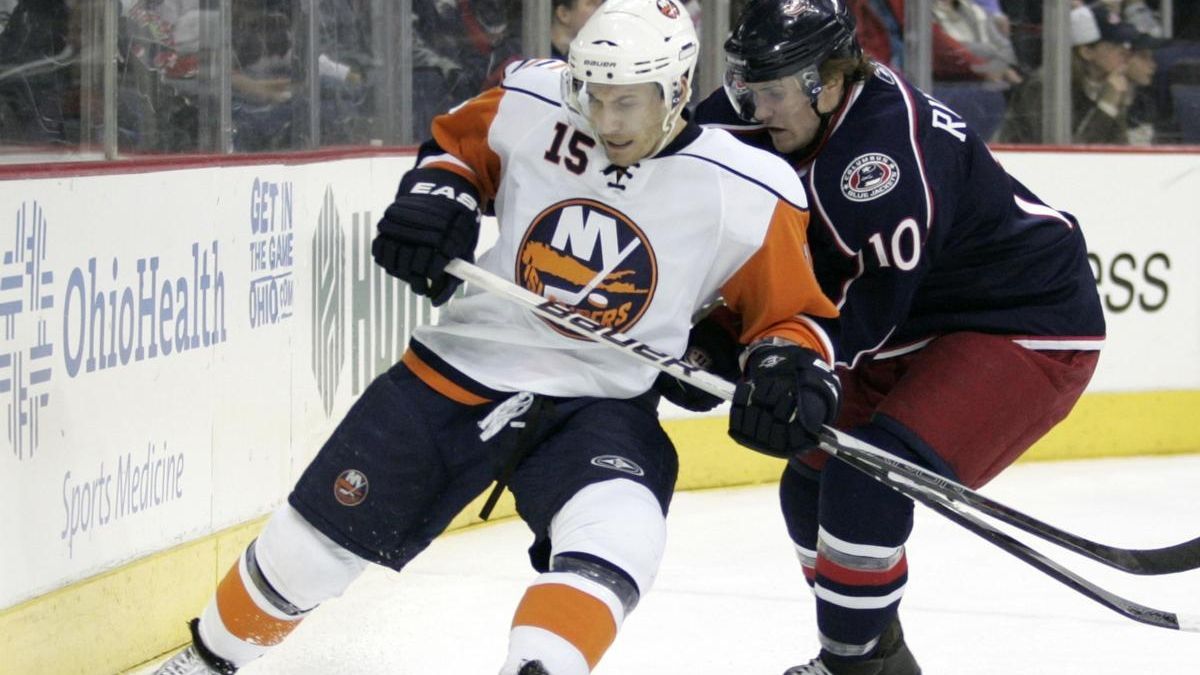 Islanders win despite depleted defense - Newsday