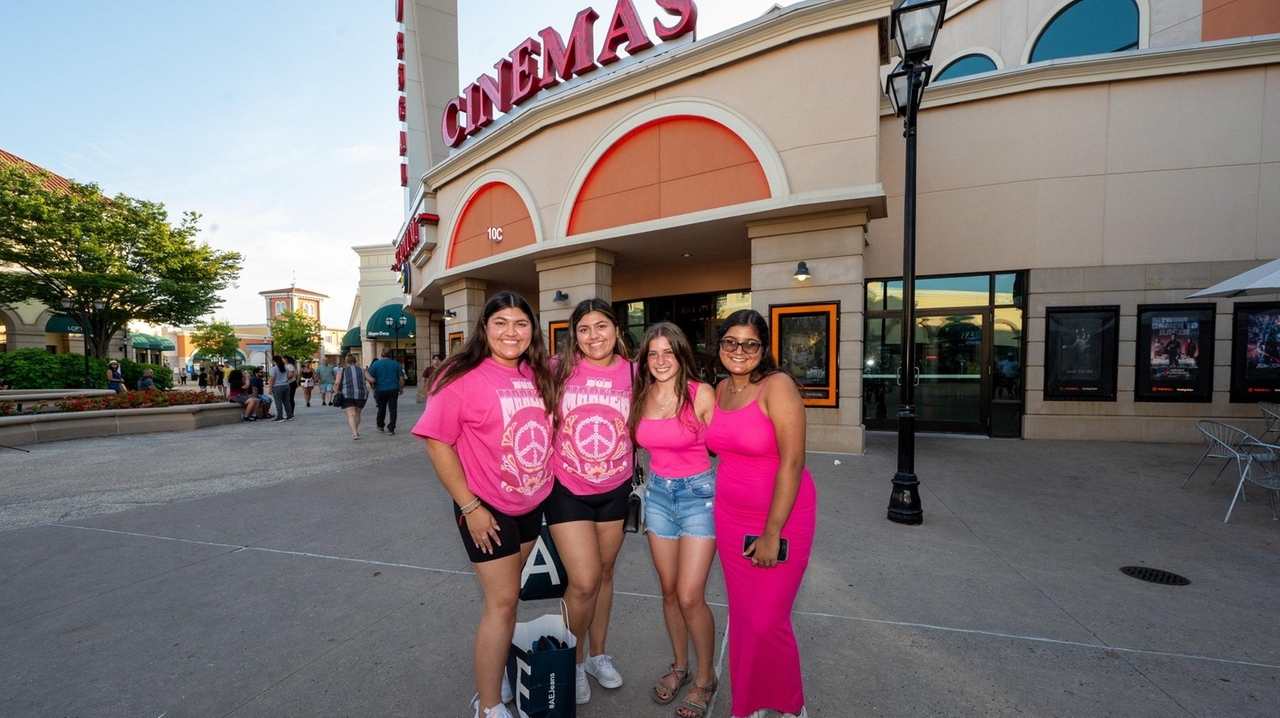 'Barbie' moviegoers are showing up to Long Island theaters in swarms of ...