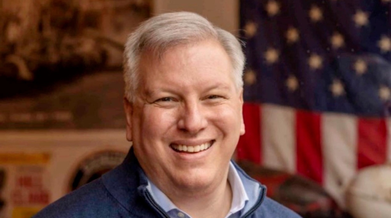 Moderate enters GOP governor race as leaders back conservative - Newsday