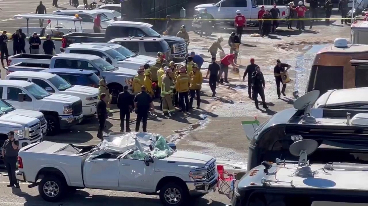 3 hurt when small plane crashes near Southern California dragstrip ...