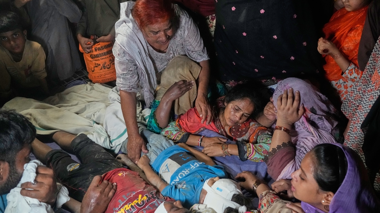Roof of tutoring center collapses in eastern Pakistan, killing at least ...