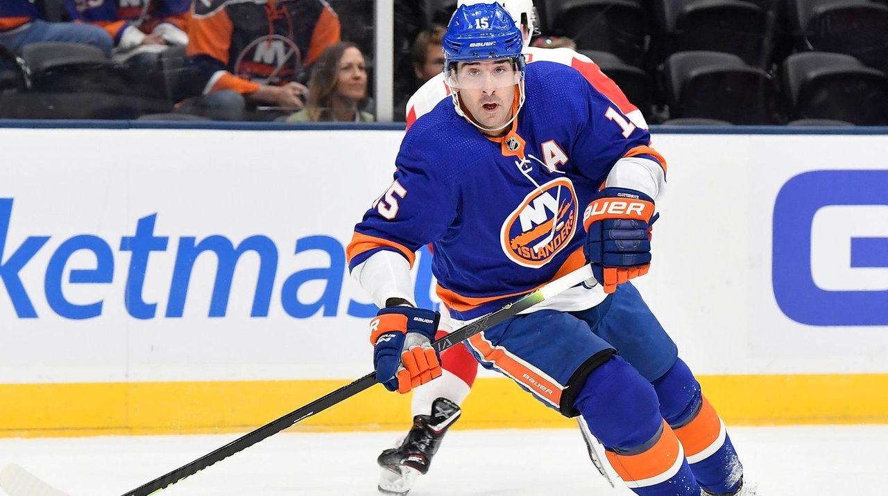 Cal Clutterbuck takes pride in reaching 800-game milestone - Newsday