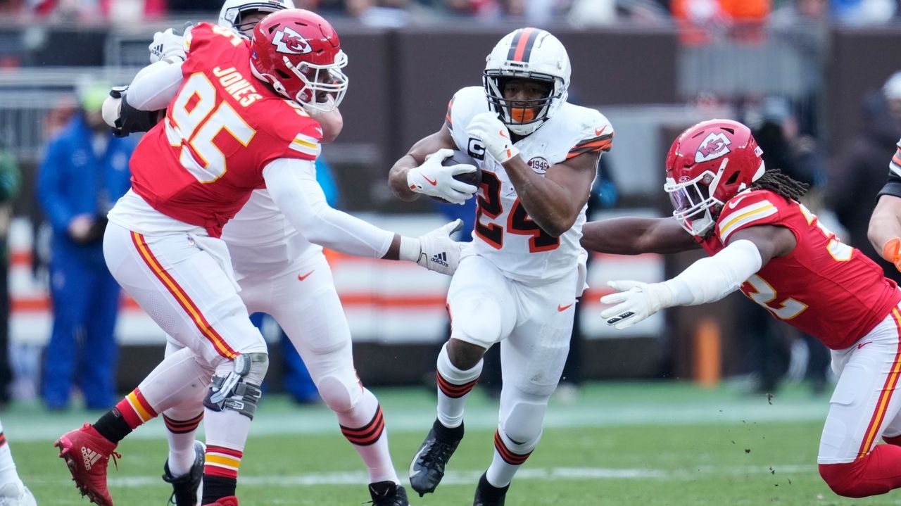 Browns running back Nick Chubb goes on injured reserve after 4-time Pro ...