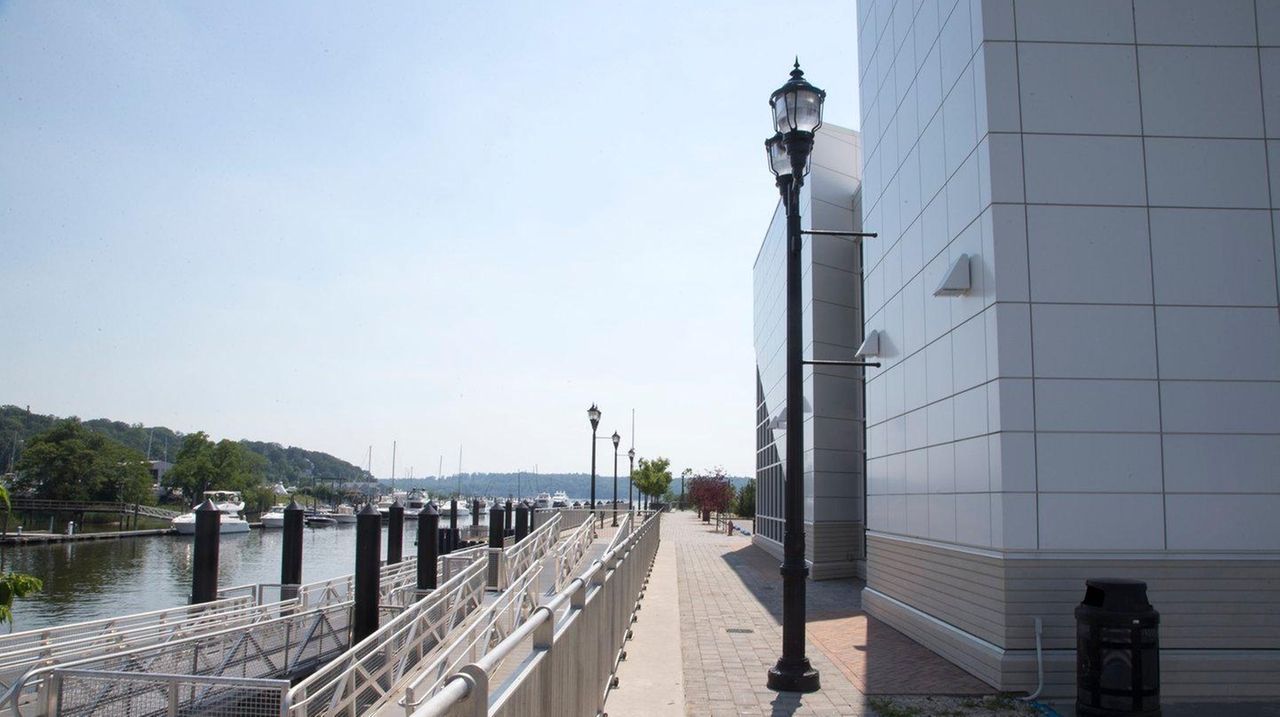 Glen Cove, Hunters Point ferries to accommodate LIRR riders - Newsday