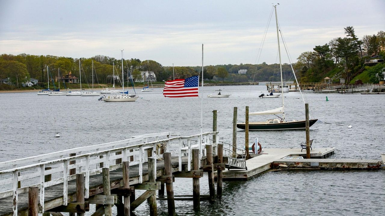 Shellfish sanctuary to help clean Huntington waters - Newsday