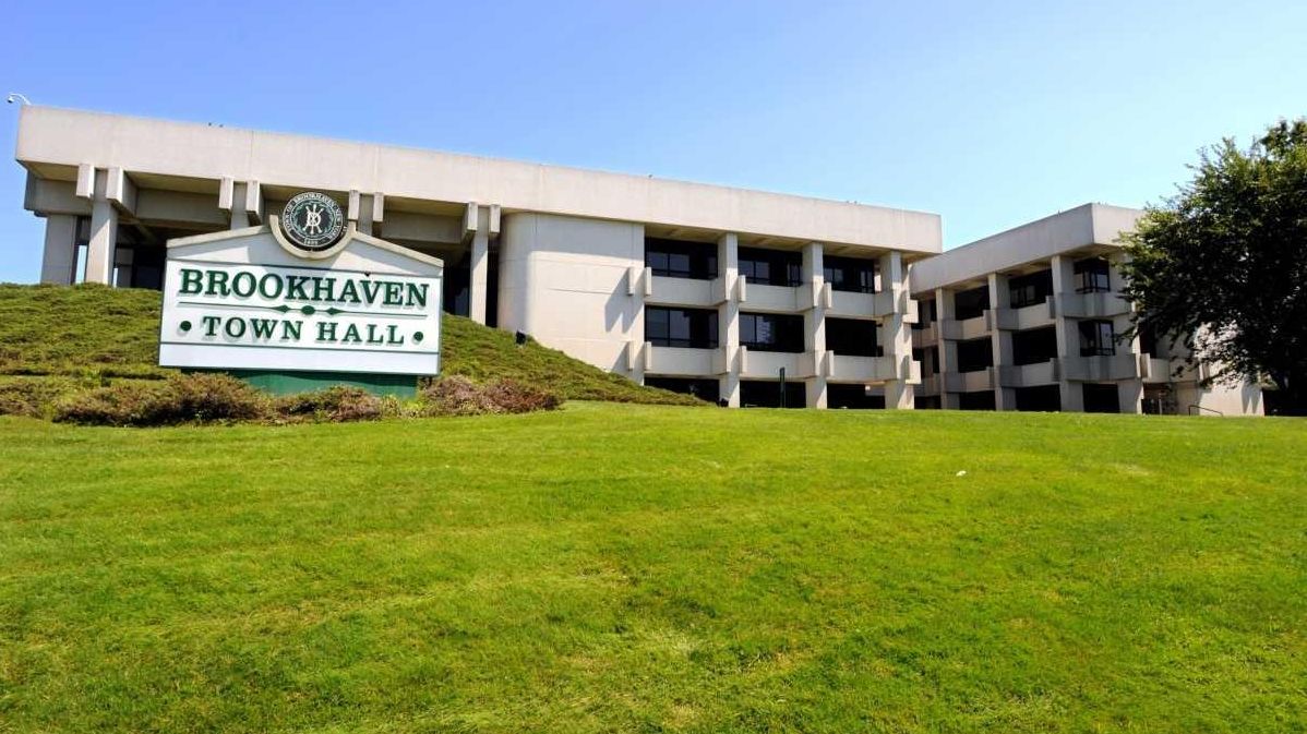 Brookhaven Town seeks to charge banks for inspections of abandoned ...