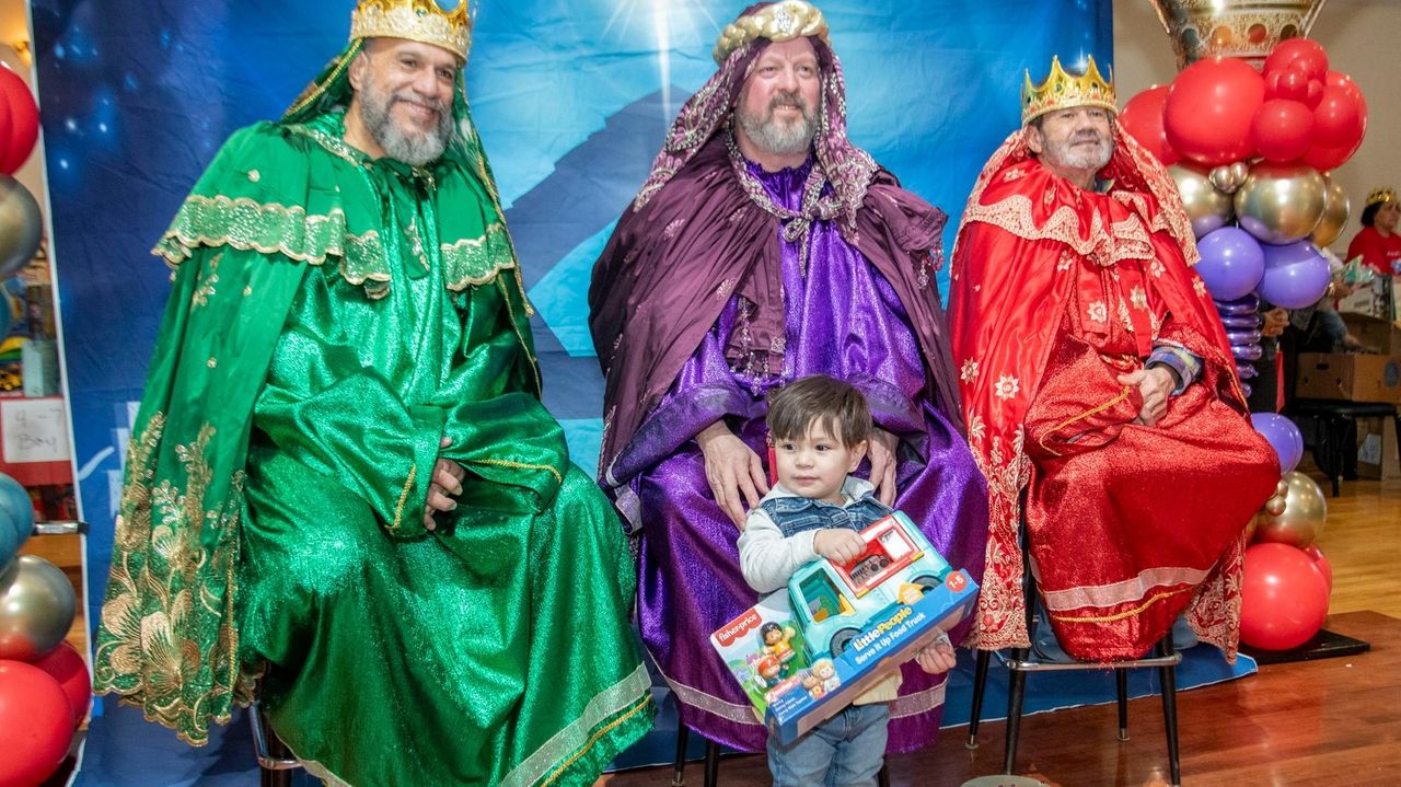 Brentwood Three Kings Day brings gifts, hope to children amid trying ...