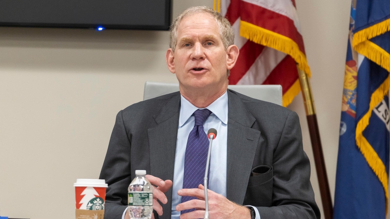 MTA considering 5.5% fare increase, service cuts to avoid 'fiscal cliff ...