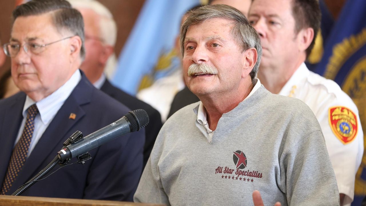 Stung by bee, LI man saved after cops use EpiPen - Newsday