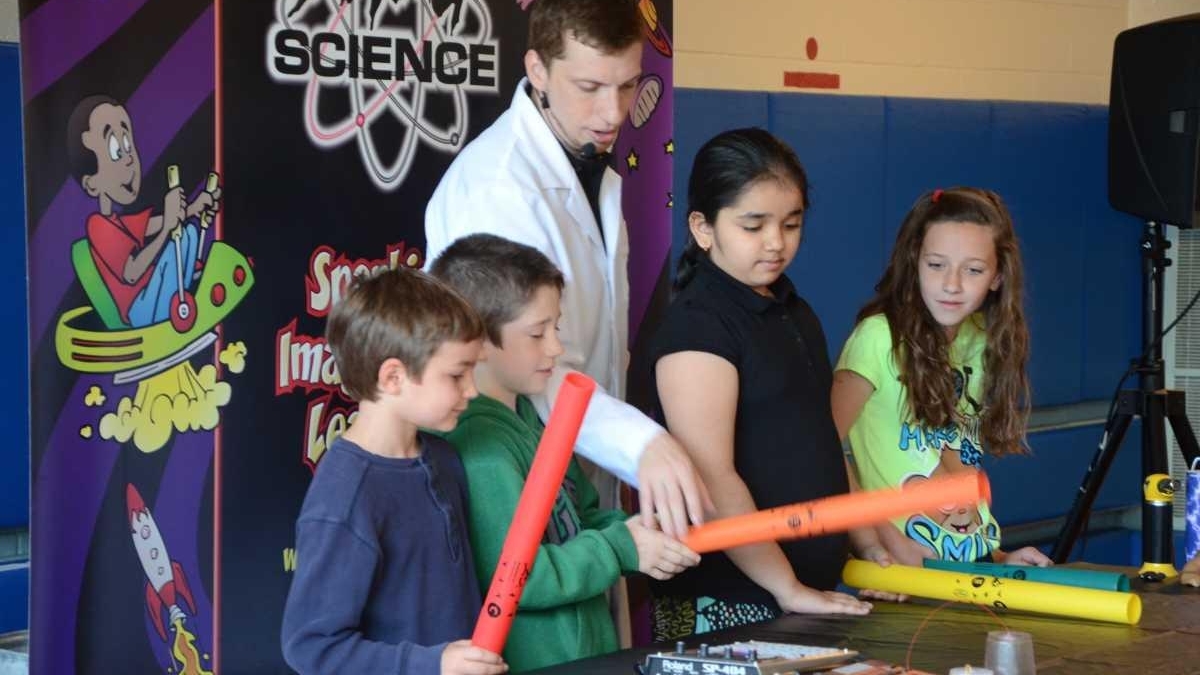 'Mad Science' visits East Farmingdale school - Newsday