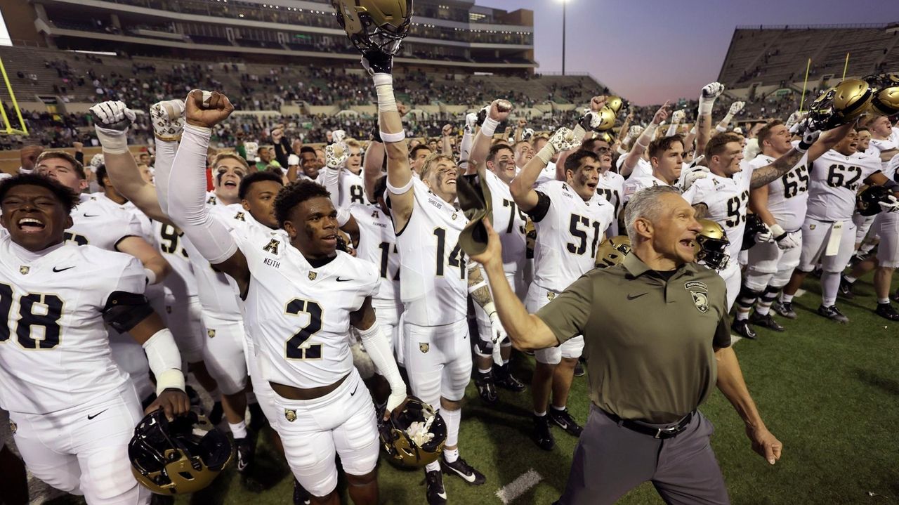 Notre Dame and Army meet at Yankee Stadium under historic circumstances ...