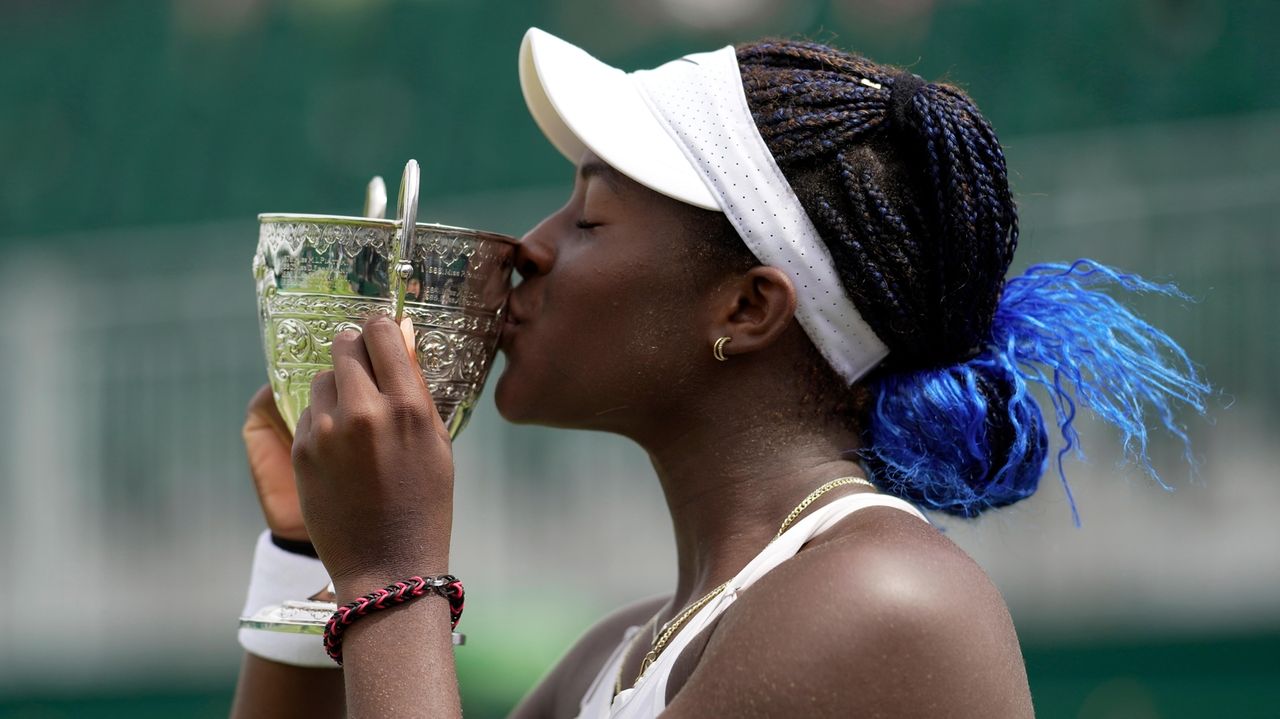 Clervie Ngounoue of the U.S. and Henry Searle of Britain win the junior ...
