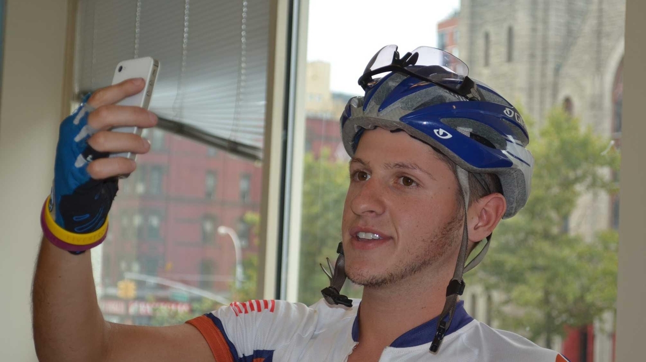North Woodmere's Aaron Neufeld chronicles cross-country bicycle ride ...