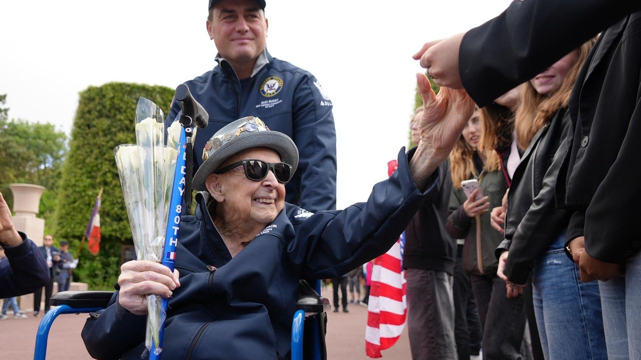 WWII vets are rock stars in France as they hand over the duty of ...