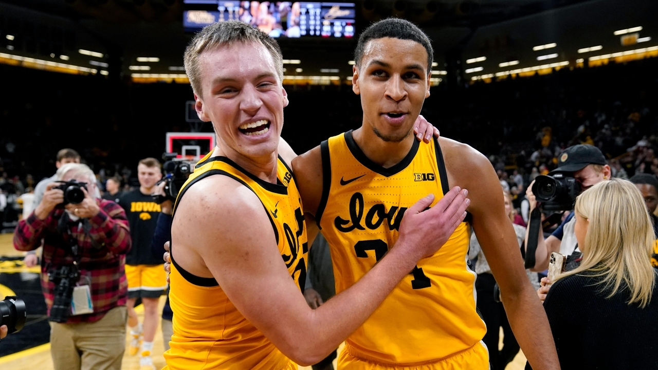 Murray scores 30 as Iowa rallies past No. 15 Indiana, 91-89 - Newsday