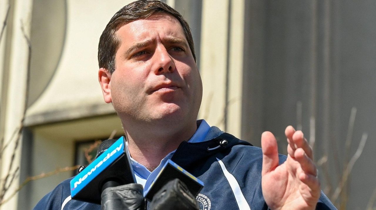 Suffolk DA opens immigrant affairs bureau - Newsday