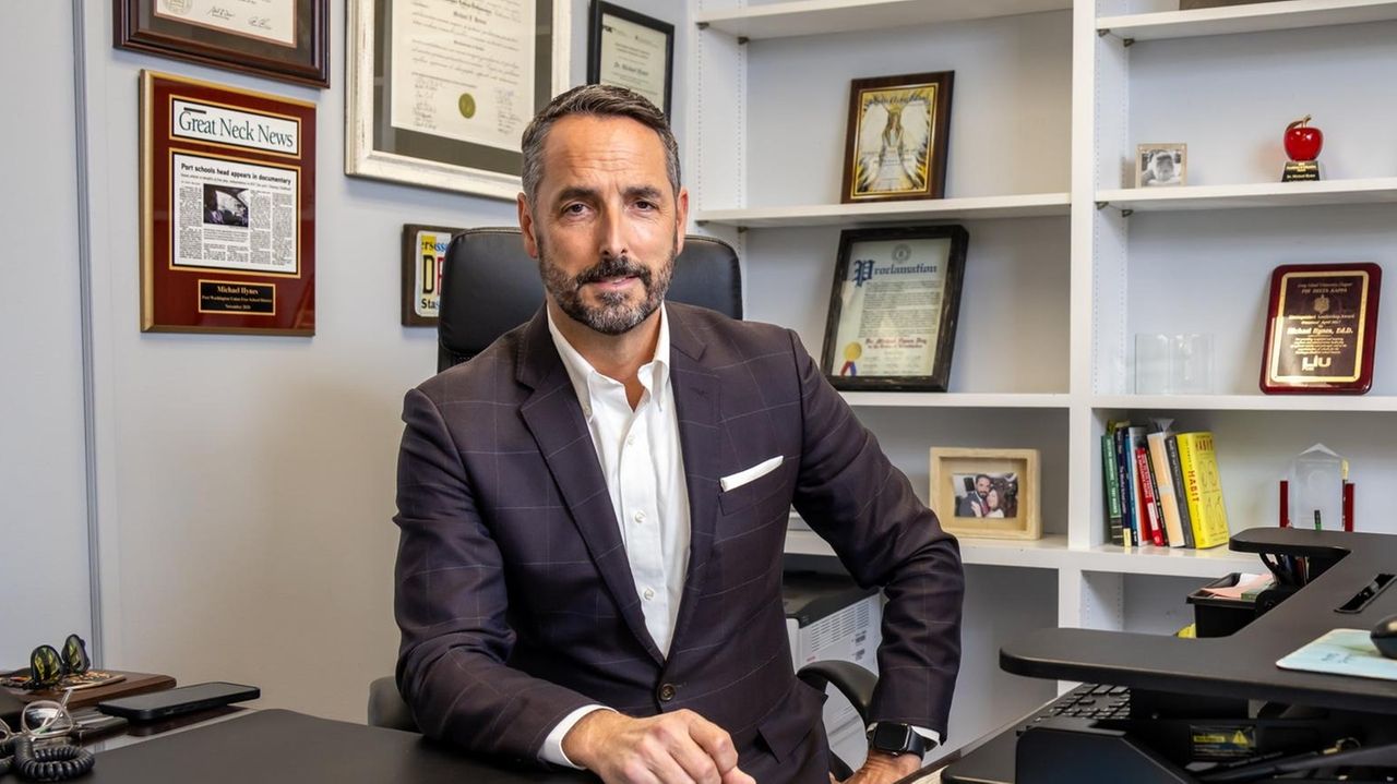 Port Washington schools superintendent Michael Hynes to resign next ...