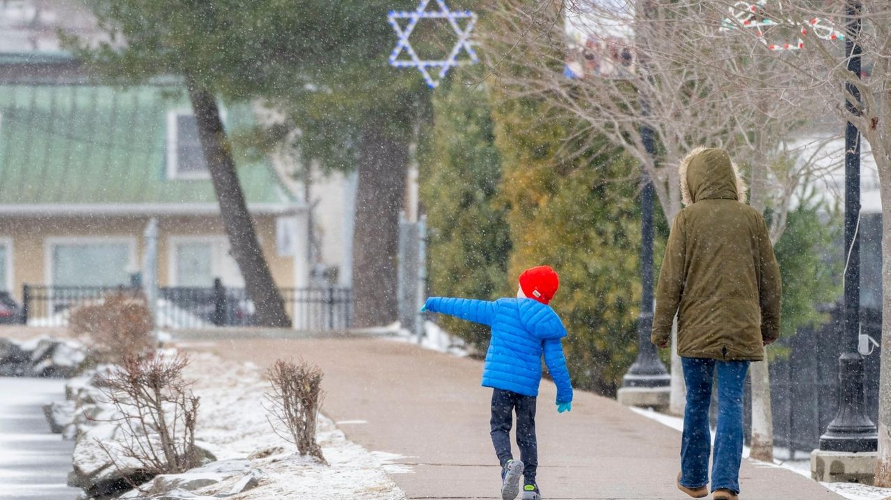 A white Christmas unlikely for Long Island after light morning snowfall ...