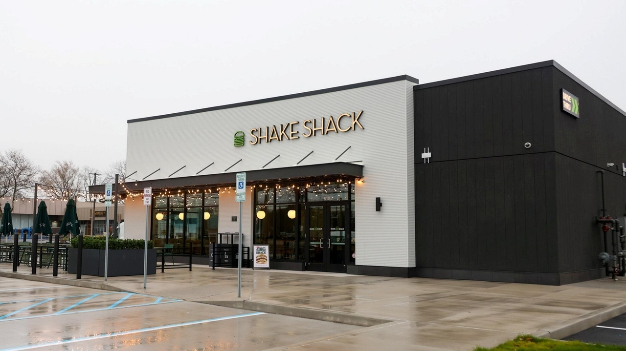 Long Island's first Shake Shack drive-thru opens in Selden - Newsday