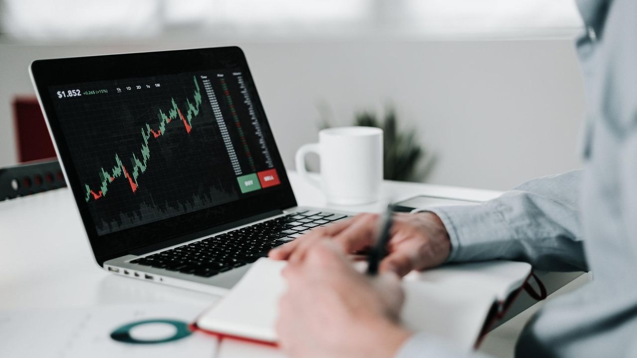 How to choose a financial advisor — and spot red flags - Newsday