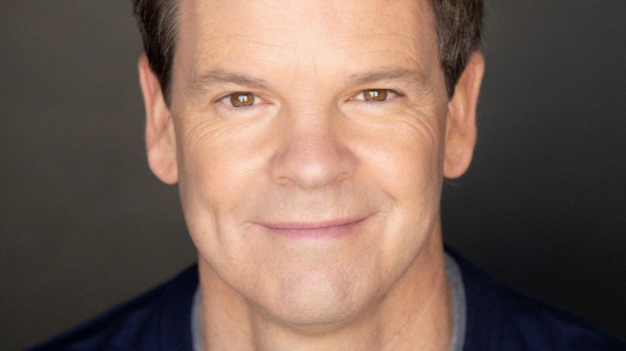 LI author honors hometown in new 'Star Wars' novel - Newsday