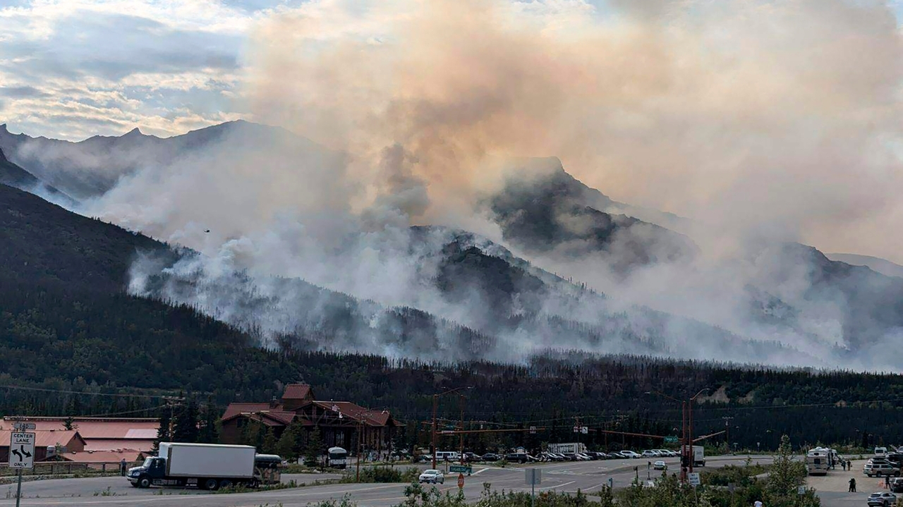 Wildfire forces Alaska's Denali National Park to temporarily close ...