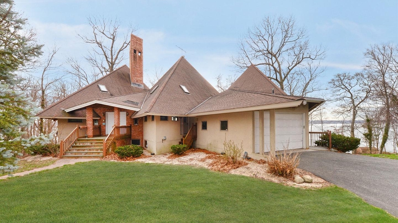 $3.5M Eatons Neck home has 3-pyramid floor plan - Newsday