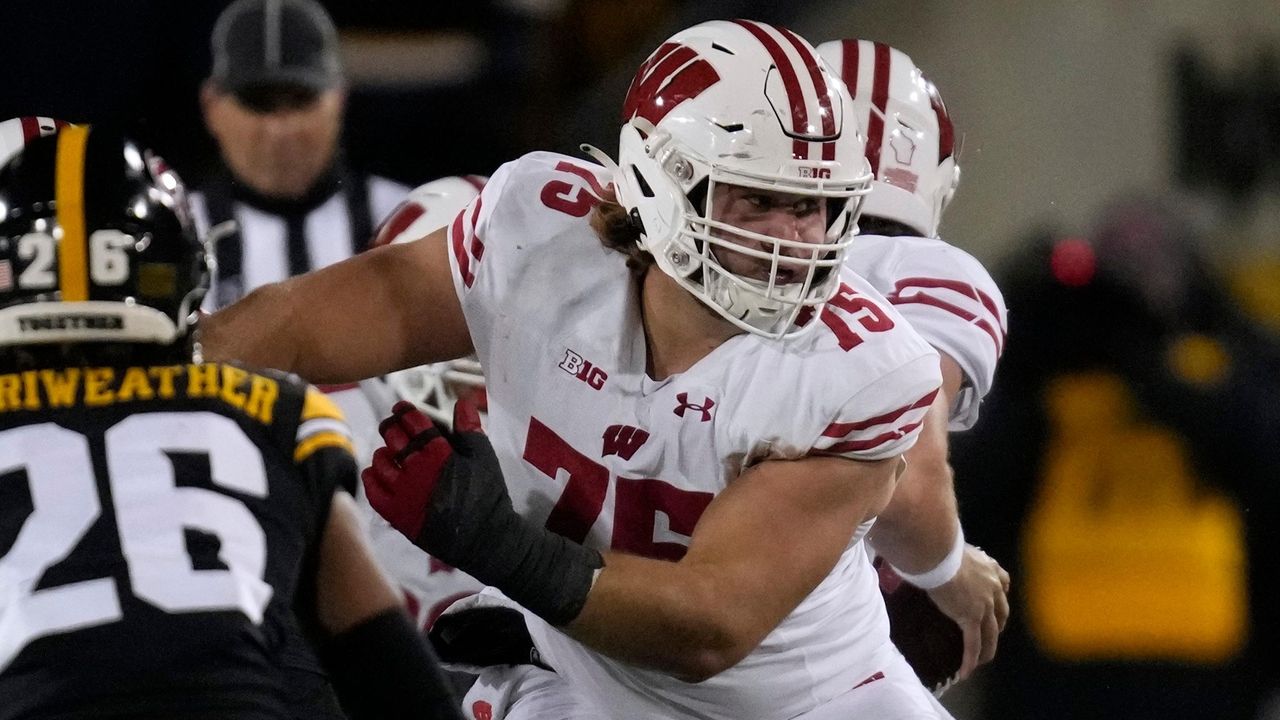 Jets take Wisconsin center Tippmann in second round - Newsday