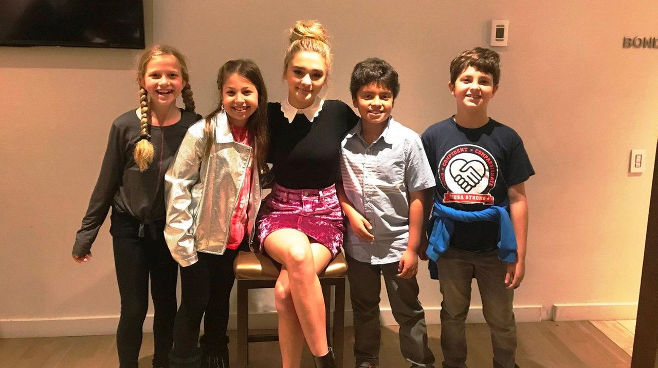 LI kids meet Nickelodeon actress Lizzy Greene - Newsday
