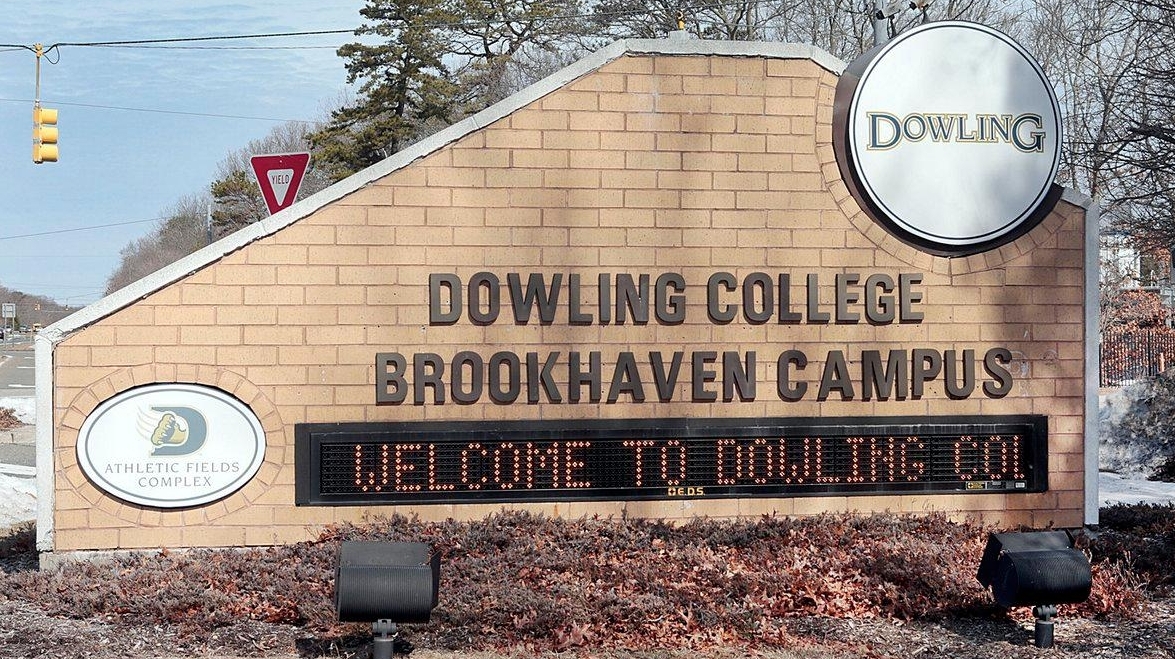 Dowling College Brookhaven campus bankruptcy auction delayed - Newsday