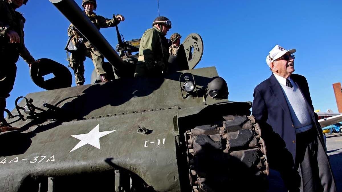 On Veterans Day, museum dedicates WWII-era Sherman tank - Newsday