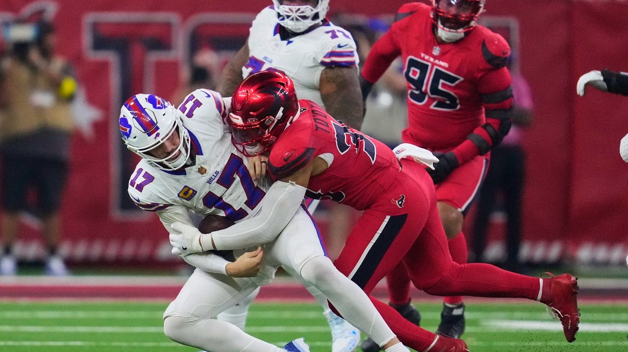 Texans' defense shines with 8 sacks, 3 turnovers in win over Bills ...