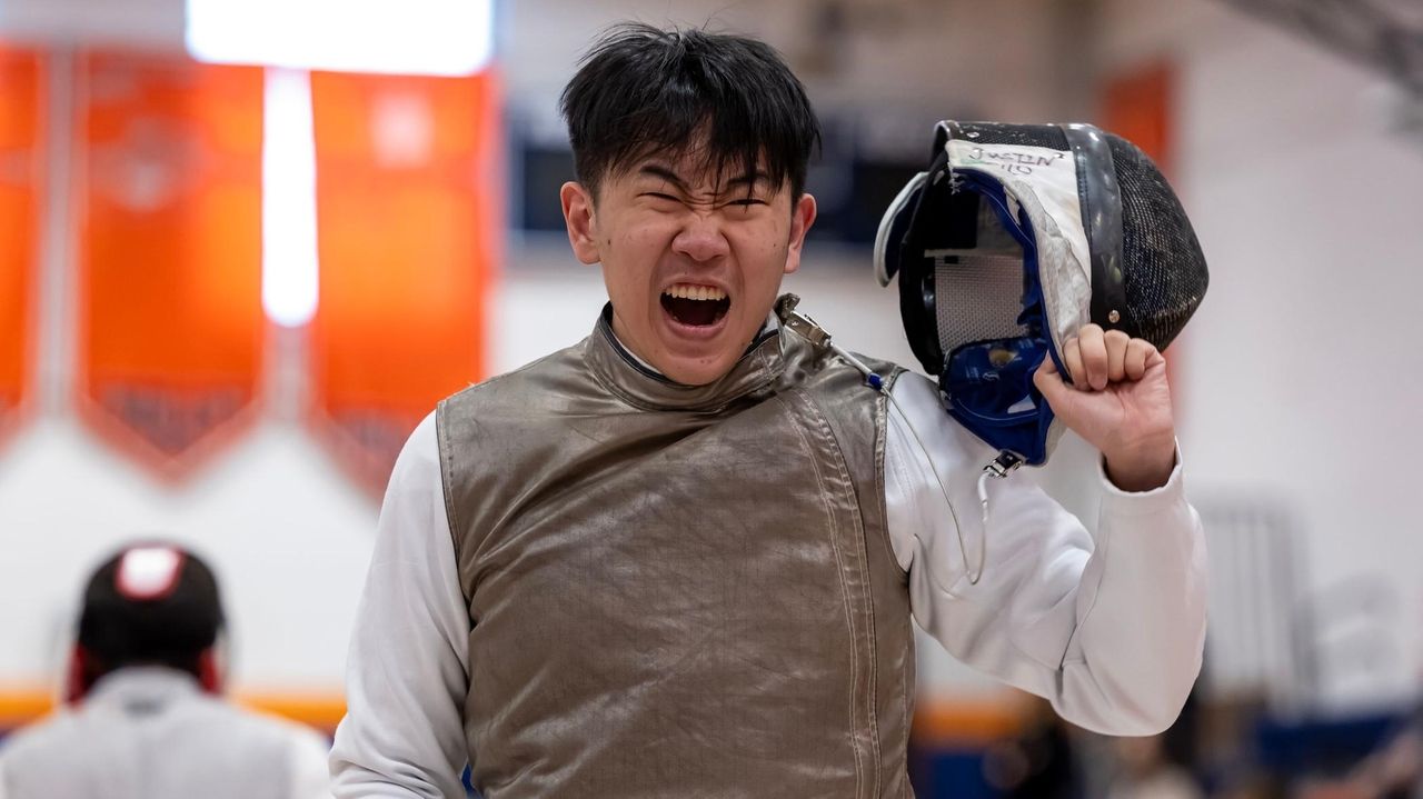 Justin Guo praises teammates as undefeated Syosset wins Nassau crown in ...