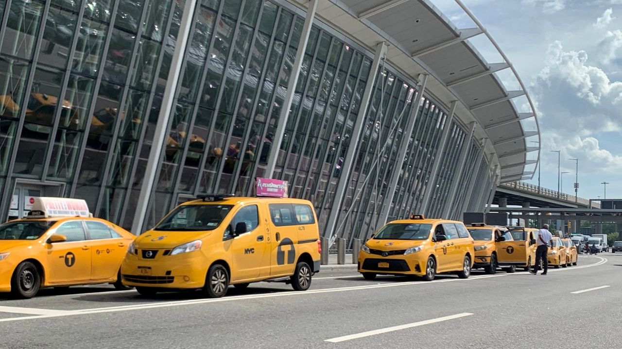 Dispatchers took bribes so taxis at Kennedy Airport could cut lines, DA ...