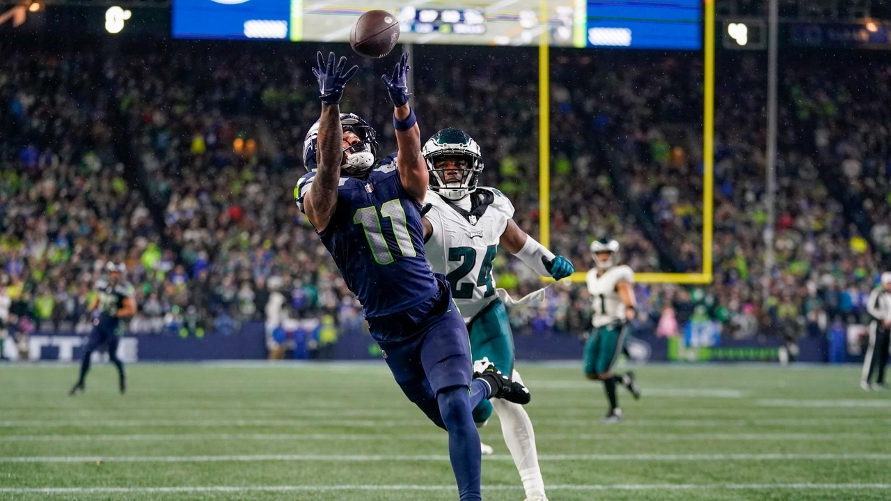 Another Monday night win puts Seahawks QBs in the spotlight. This time ...