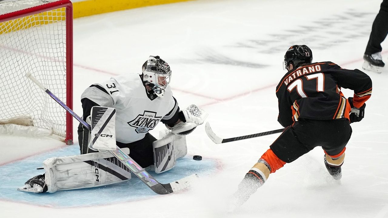 Dubois, Roy end long goal droughts to propel Kings to 3-1 victory over ...