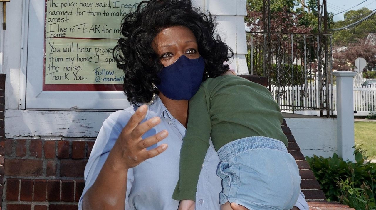 Protesters march in support of Valley Stream homeowner - Newsday