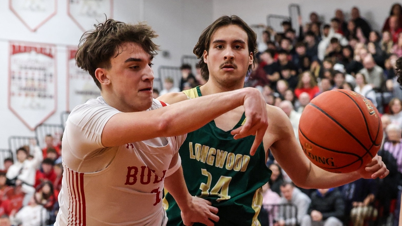 Nico Skartsiaris leads Smithtown East boys basketball team to playoff ...