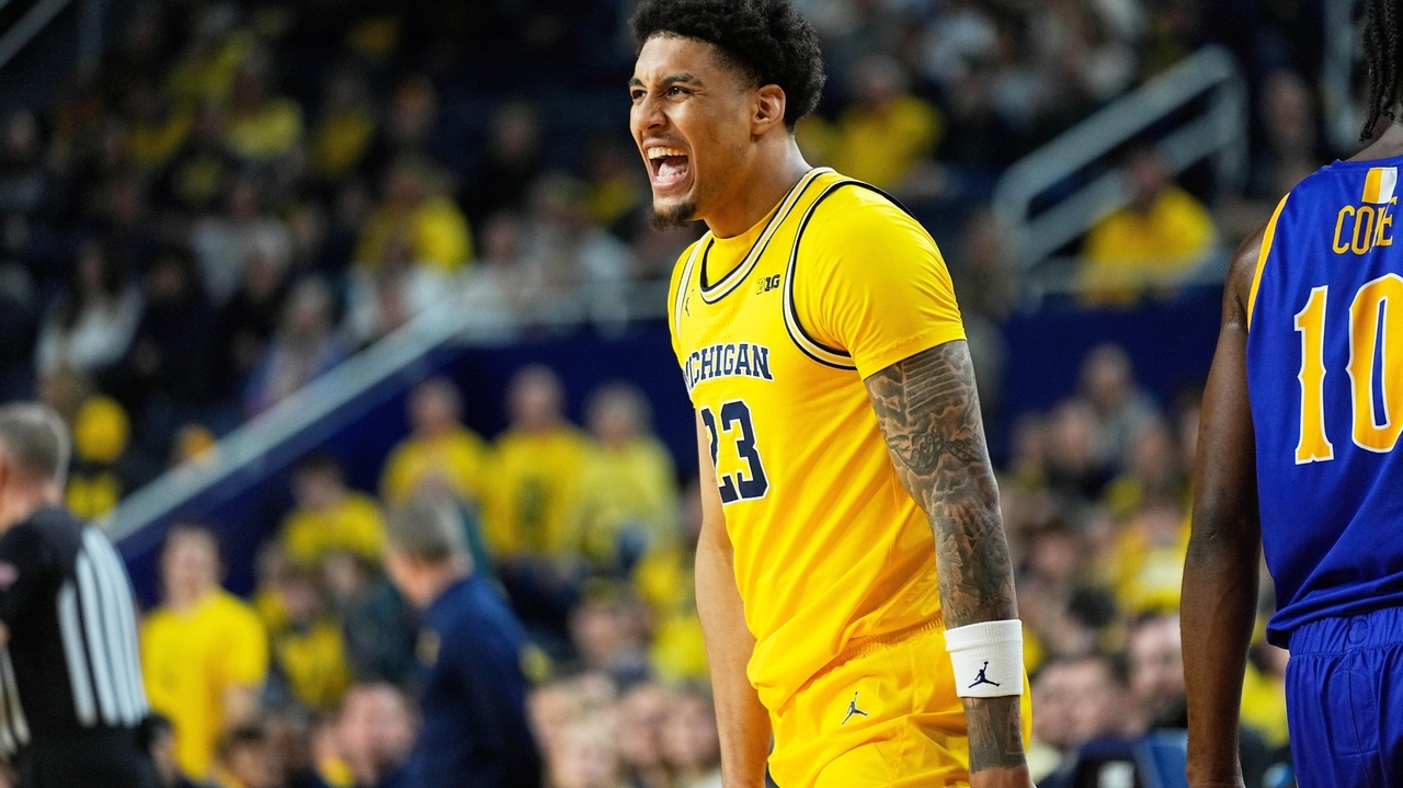 Morez Johnson Jr. has 24 points and 11 rebounds as No. 2 Michigan routs ...